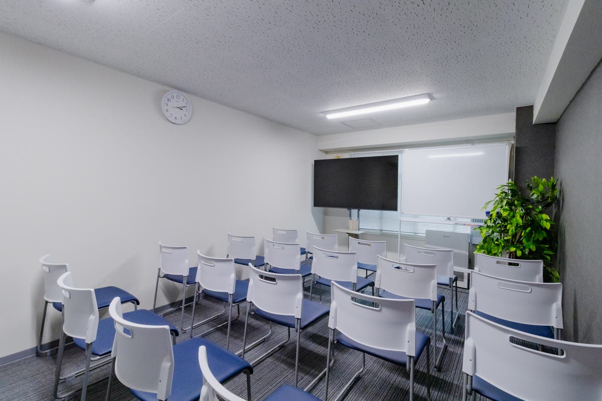 【札幌駅出口目の前！定員24名！】65型大型モニター・10Gbps光回線・WiFi全て無料！ふれあい貸し会議室 札幌No167の写真17
