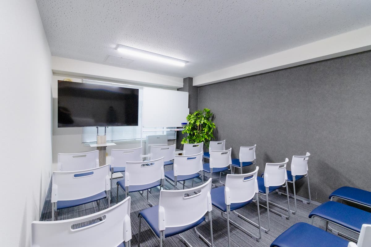 【札幌駅出口目の前！定員24名！】65型大型モニター・10Gbps光回線・WiFi全て無料！ふれあい貸し会議室 札幌No167の写真18