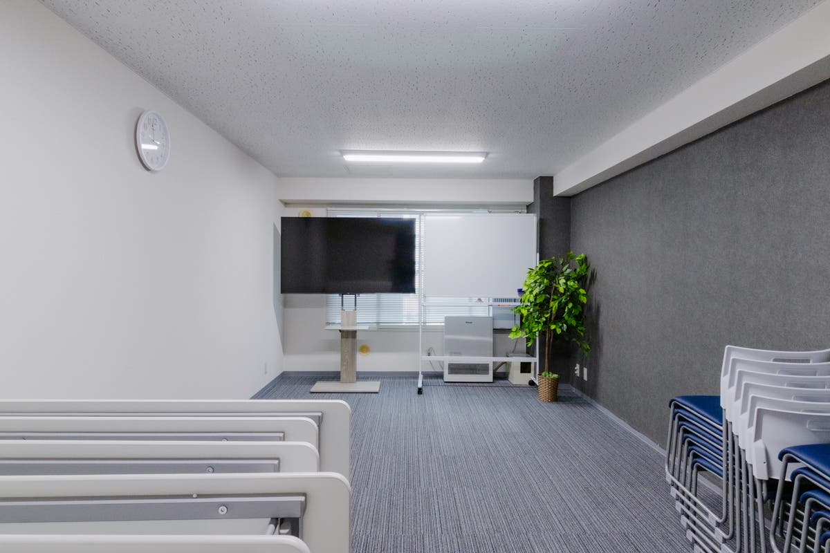 【札幌駅出口目の前！定員24名！】65型大型モニター・10Gbps光回線・WiFi全て無料！ふれあい貸し会議室 札幌No167の写真21