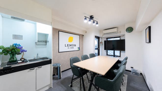 LEMON会議室🍋恵比寿駅徒歩1分|6名利用おすすめ|スマートTV50インチ・WiFi・ホワイトボード完備 の写真1