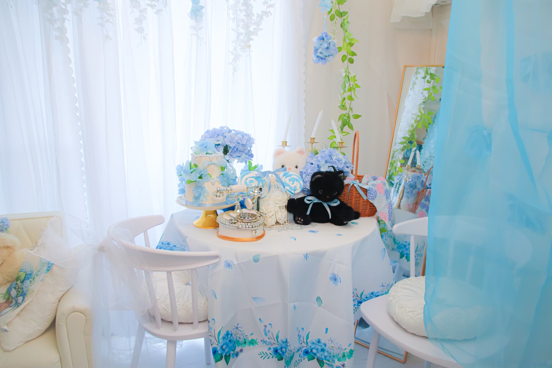 要町駅徒歩4分の可愛いレンタルスペース♡水色の紫陽花のお部屋💙ポートレート撮影🤍コスプレ🤍推し活🤍女子会の写真4