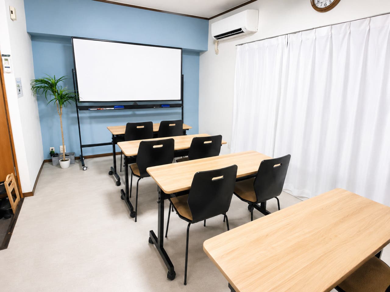 祇園駅Ｐ２出口徒歩２分/２４時間貸し会議室/最大１２人/設備無料貸し出し/５５㌅ＴＶ/飲食・飲酒可/ゲーム・ビジネスに最適の写真3