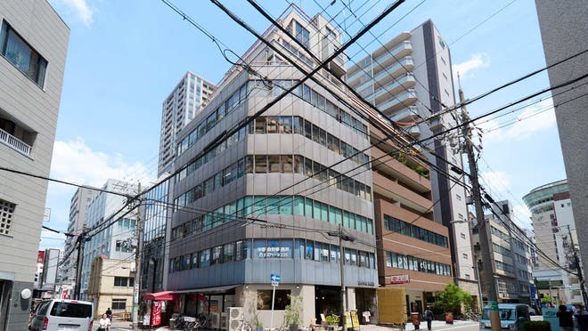 堺筋本町駅徒歩4分。ミニマルな白壁とモルタル床。小規模チームでの上質な撮影を身軽に叶える、自然光スタジオ。の写真17
