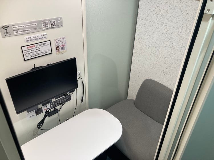11室　防音個室ブース2名用 （3階）ワークブース｜WEB会議・オンライン面接・商談利用・テレワーク・配信OKイヤホン不要の写真3