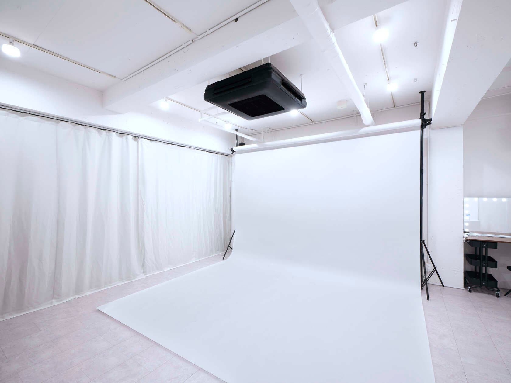 【初回30%OFF🔥】3月OPEN✨背景紙3.56m×天井高3.3m｜白ホリ撮影スタジオ📸｜駅2分｜24時間OKの写真5