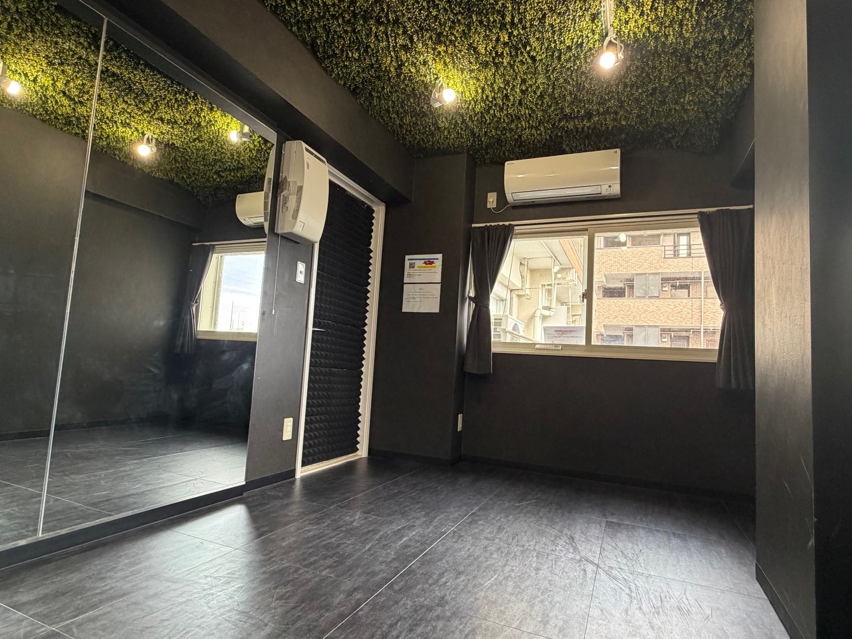 【Bスタジオ】＜激安！＞【新宿駅6番出口徒歩1分】激しいダンス・大声は禁止‼︎ヨガ・ピラティス・貸事務所等に！防音スタジオです。の写真2