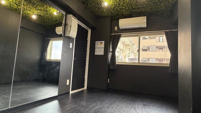 【Bスタジオ】<激安!>【新宿駅6番出口徒歩1分】激しいダンス・大声は禁止‼︎ヨガ・ピラティス・貸事務所等に!防音スタジオです。の写真2