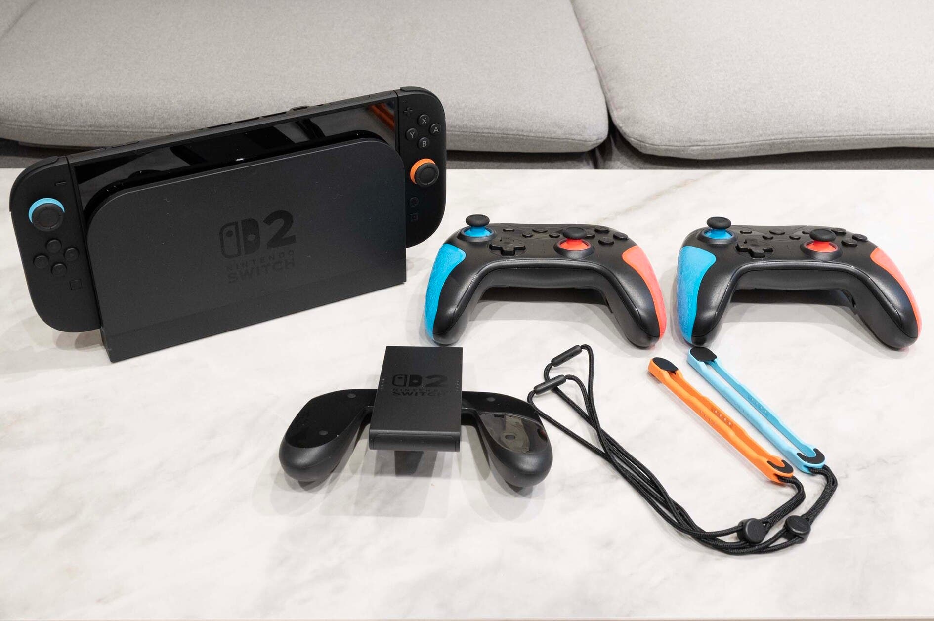 ⑦大人気ゲーム機（4K 75型テレビ・4K 100型プロジェクター）の画像1