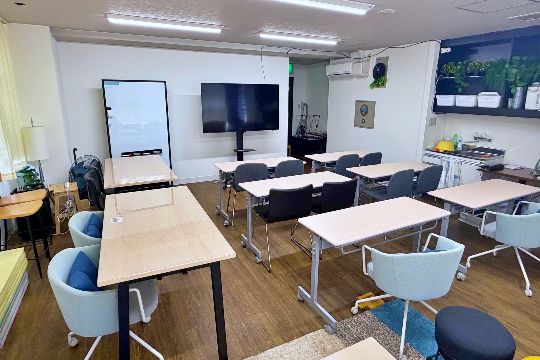 最大30名の貸切スペース 【会議・各種イベント・演奏会などに】窓有り彩光良好・高速WiFiの写真1