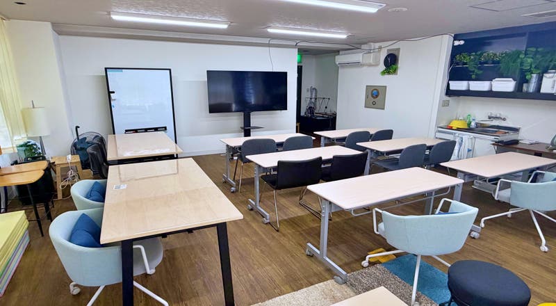 最大30名の貸切スペース 【会議・各種イベント・演奏会などに】窓有り彩光良好・高速WiFi