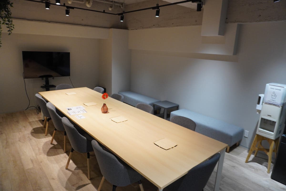 【リニューアル　港区・赤坂の会議室Room1】溜池山王駅徒歩３分！カフェスタイル会議室-ペチャクチャレンタルスペースの写真1