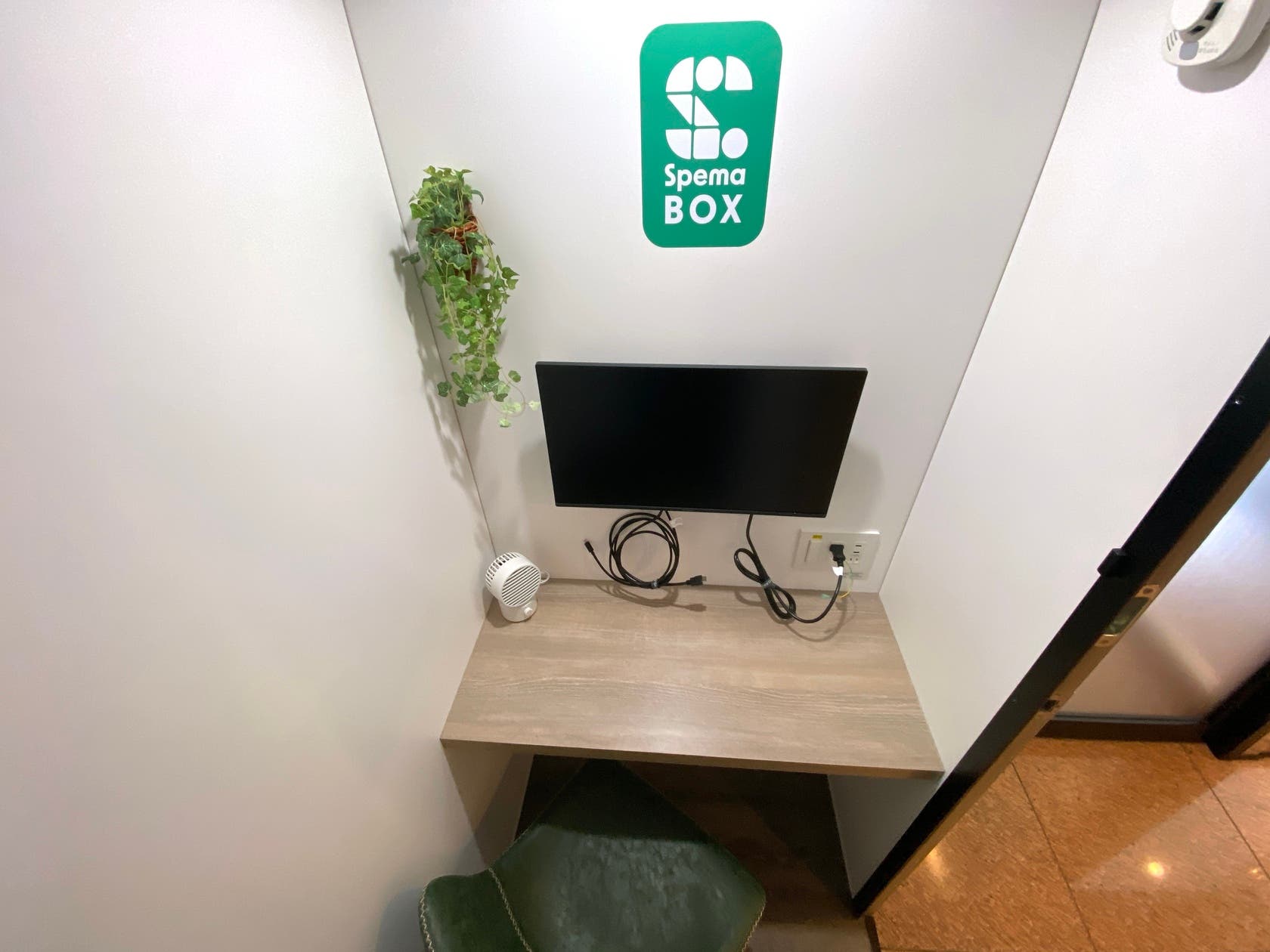 ＜SpemaBOX_本厚木駅No.1＞1人用個室🚪光回線Wi-Fi📶電源🔌モニター🖥️テレワーク/オンライン会議の写真2