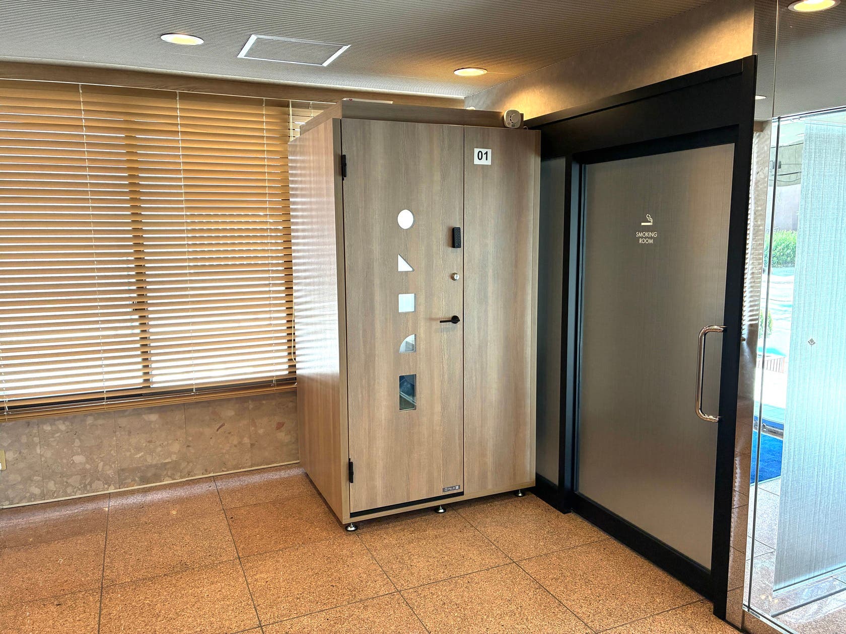 ＜SpemaBOX_本厚木駅No.1＞1人用個室🚪光回線Wi-Fi📶電源🔌モニター🖥️テレワーク/オンライン会議の写真4