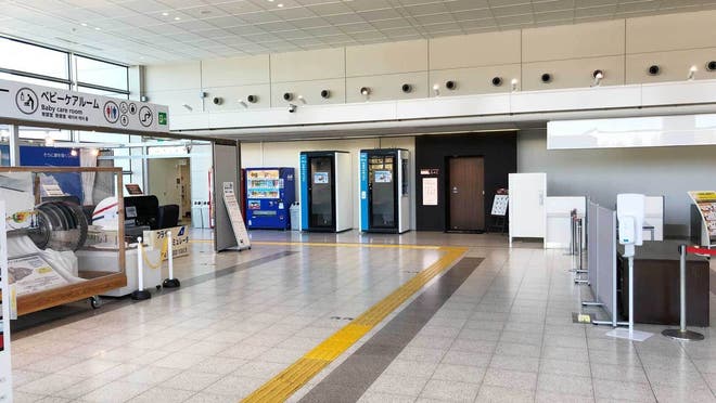【テレキューブ】広島空港の個室型ワークブース(176-01)です。視線と音を遮る、プライベートな集中環境。の写真1