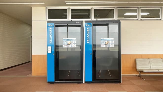 【テレキューブ】とかち帯広空港の個室型ワークブース(325-02)です。視線と音を遮る、プライベートな集中環境。の写真1