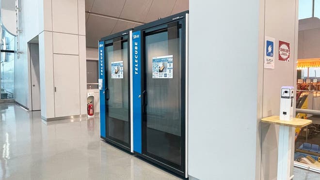 【テレキューブ】たんちょう釧路空港の個室型ワークブース(326-02)です。視線と音を遮る、プライベートな集中環境。の写真1