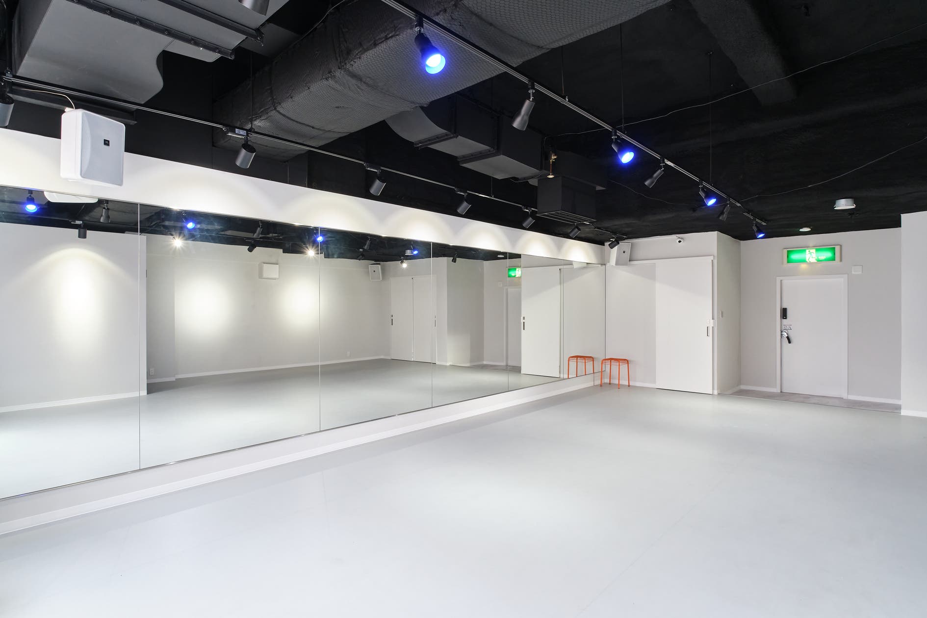新さっぽろ駅スグの好立地なレンタルスタジオが2026年4月OPEN♪新しく綺麗でオシャレ&大きな鏡が魅力◎の写真1