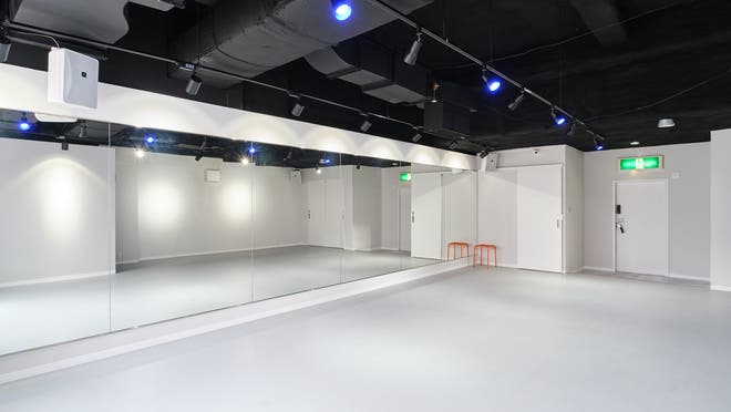 新さっぽろ駅スグの好立地なレンタルスタジオが2026年4月OPEN♪新しく綺麗でオシャレ&大きな鏡が魅力◎の写真1