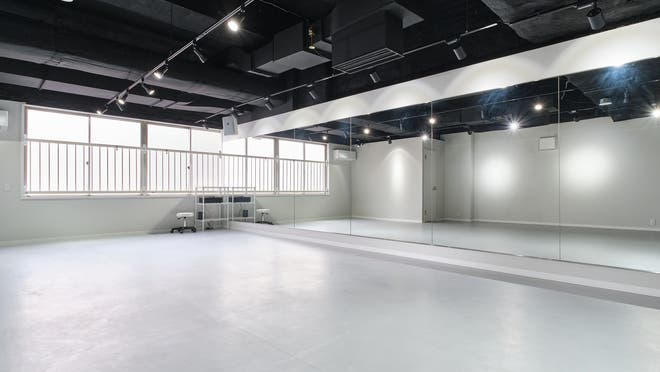 新さっぽろ駅スグの好立地なレンタルスタジオが2026年4月OPEN♪新しく綺麗でオシャレ&大きな鏡が魅力◎の写真2