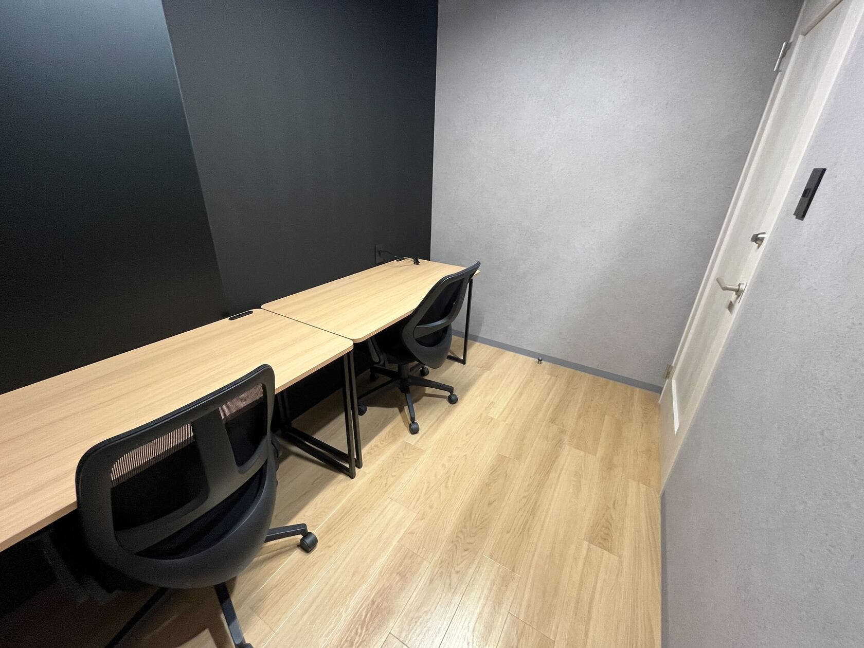 【S-4】2名個室(天井空きあり)　南越谷・新越谷駅から徒歩3分の貸会議室の写真2