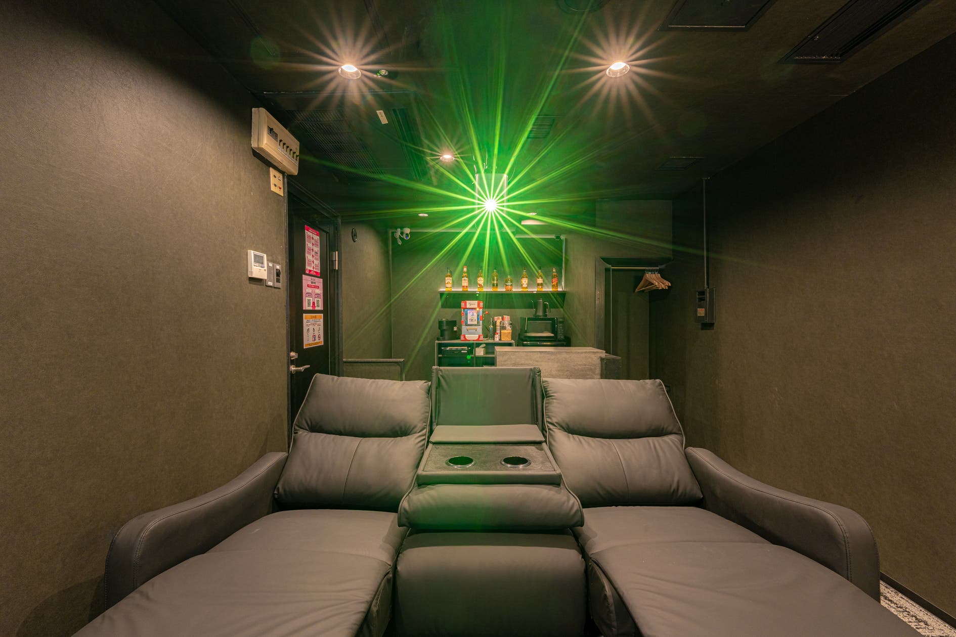 スペモシネマ🎬️すすきの駅5分🍷ゴミ無料👌🏻プロジェクター🎥映画🍿ゲーム🎮722_SpemoCINEMA札幌2ndの写真14