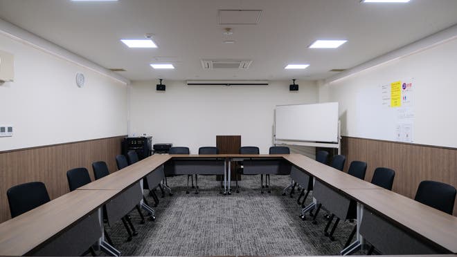 大阪・梅田5分以内!!高性能プロジェクター&控室完備。会議からイベントまで、多目的なシーンに最適な「レンタルスペース&大会議室」の写真2