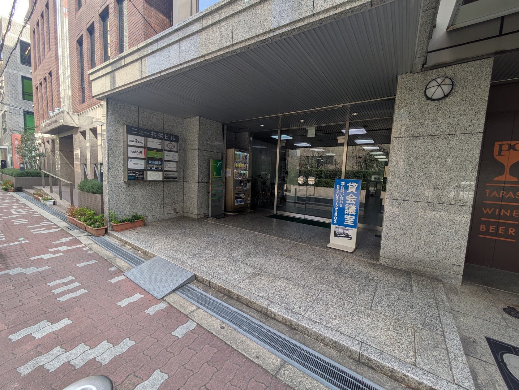 大阪・梅田5分以内！！高性能プロジェクター＆控室完備。会議からイベントまで、多目的なシーンに最適な「レンタルスペース＆大会議室」の写真9