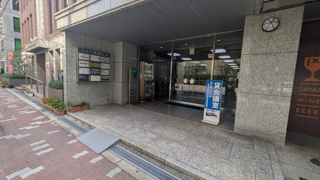 大阪・梅田5分以内!!高性能プロジェクター&控室完備。会議からイベントまで、多目的なシーンに最適な「レンタルスペース&大会議室」の写真9