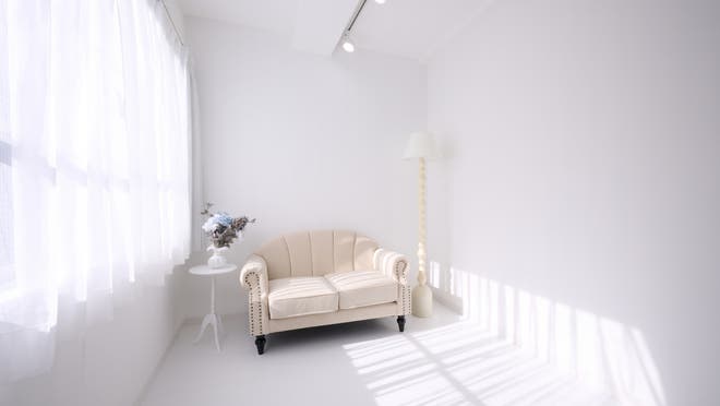 【秋葉原駅徒歩6分】バスタブ🛀バーカウンター🍷自然光×白壁✨ガーリーピンク💗全4エリアの完全個室スタジオの写真1