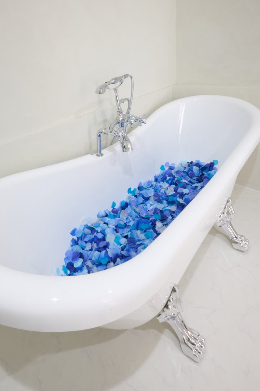 【秋葉原駅徒歩6分】バスタブ🛀バーカウンター🍷自然光×白壁✨ガーリーピンク💗全4エリアの完全個室スタジオの写真5
