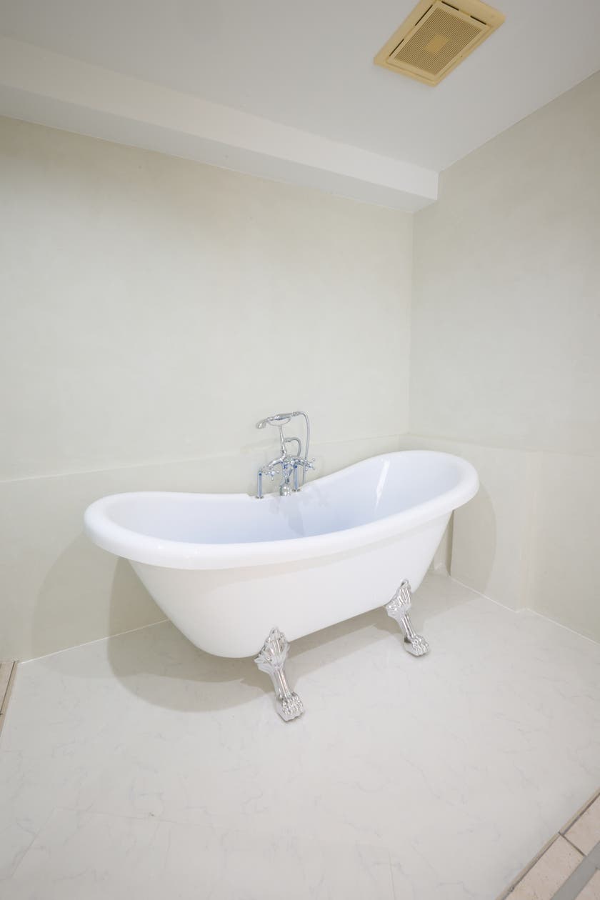 【秋葉原駅徒歩6分】バスタブ🛀バーカウンター🍷自然光×白壁✨ガーリーピンク💗全4エリアの完全個室スタジオの写真6