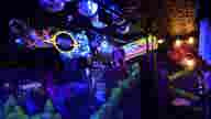 キュートでエキセントリックなDJ BAR「DECABAR超」の写真2