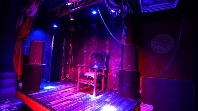 キュートでエキセントリックなDJ BAR「DECABAR超」の写真4