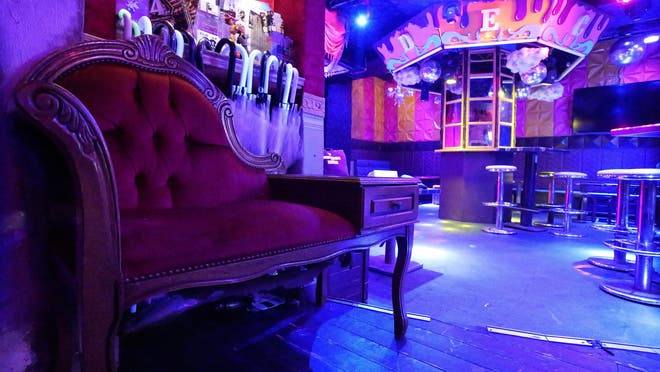 キュートでエキセントリックなDJ BAR「DECABAR超」の写真13