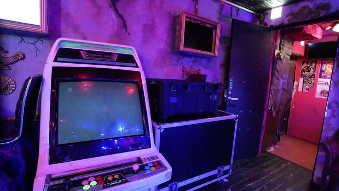 キュートでエキセントリックなDJ BAR「DECABAR超」の写真14