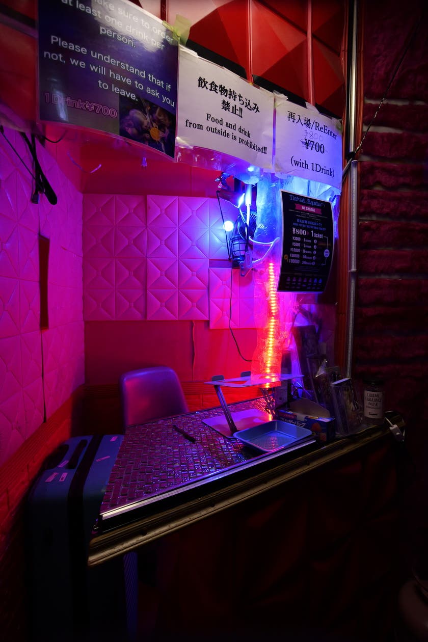 キュートでエキセントリックなDJ BAR「DECABAR超」の写真15