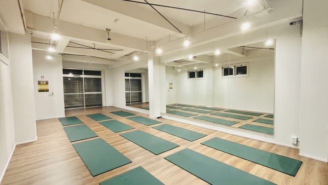 スタジオPilars河原町 当日予約可能!ヨガ、ピラティスの個人利用やレッスンの開催に最適な多目的スペースですの写真1
