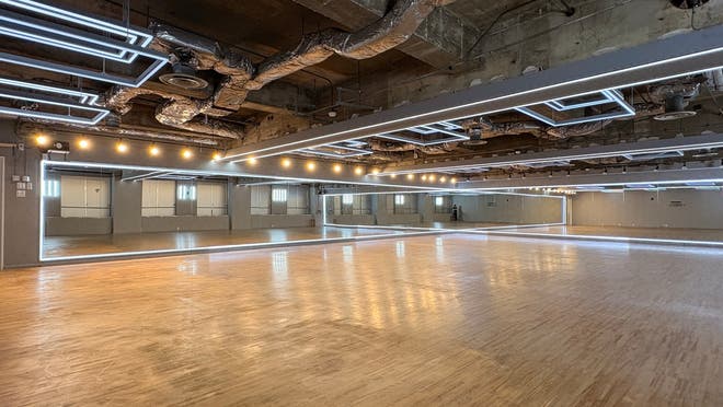 【BUZZ 名古屋本店】1stの写真4