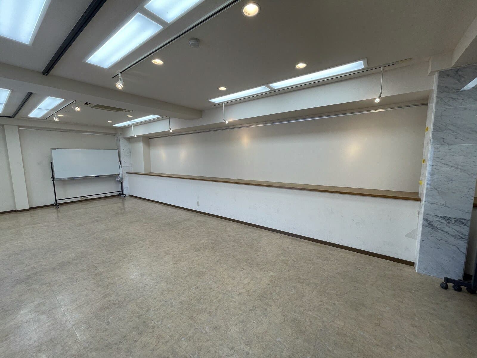 神戸鈴蘭台駅徒歩2分／壁長41m×78㎡の広々多目的スペース／撮影・教室・イベントにの写真2