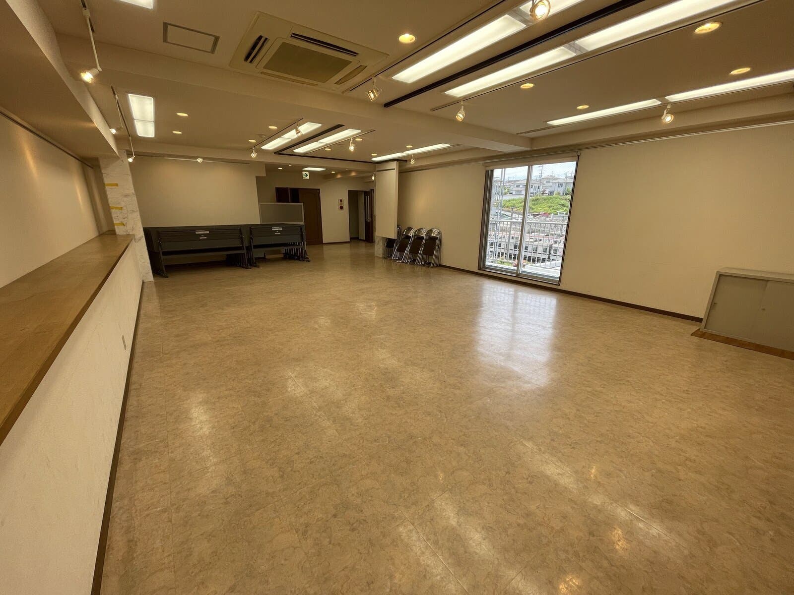 神戸鈴蘭台駅徒歩2分／壁長41m×78㎡の広々多目的スペース／撮影・教室・イベントにの写真3