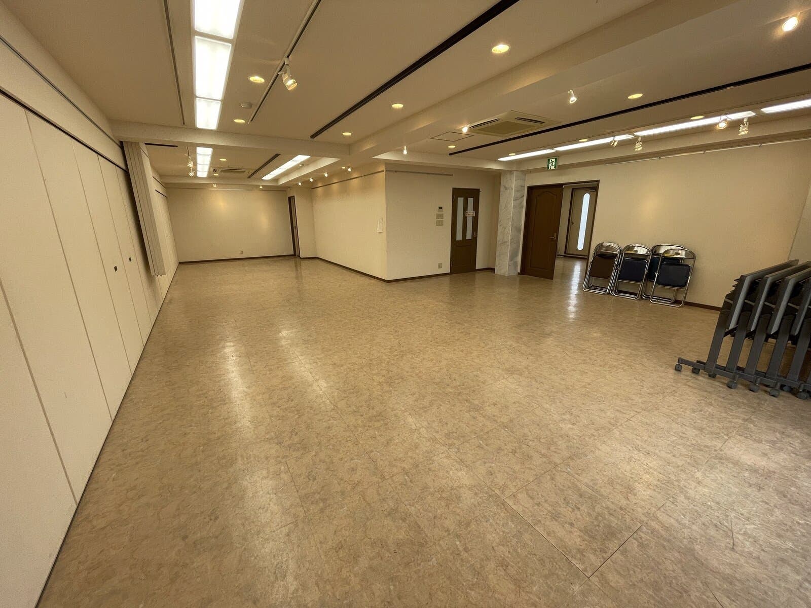 神戸鈴蘭台駅徒歩2分／壁長41m×78㎡の広々多目的スペース／撮影・教室・イベントにの写真5