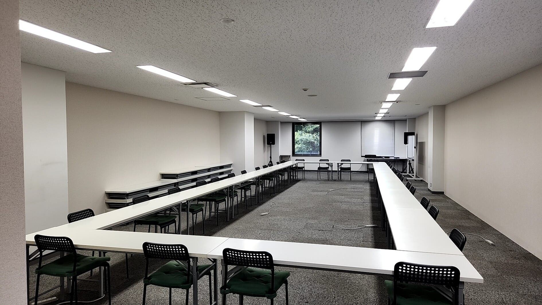 ⭐NEW⭐【六本木一丁目駅徒歩5分】無料備品多数☆会議・研修・試験会場・WEBセミナー・ZOOM快適ビジネス仕様！2階E会議室の写真1