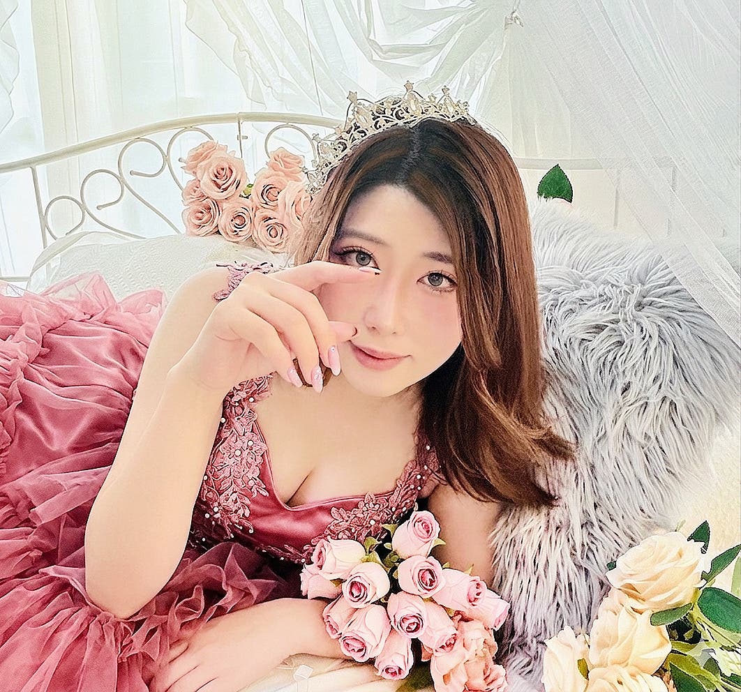 赤坂駅1分｜推し活・生誕祭に人気！白い姫系スタジオ｜ポートレート・コスプレ撮影にも◎｜天蓋ベッド・花壁｜小物・照明無料｜商用OKの写真10