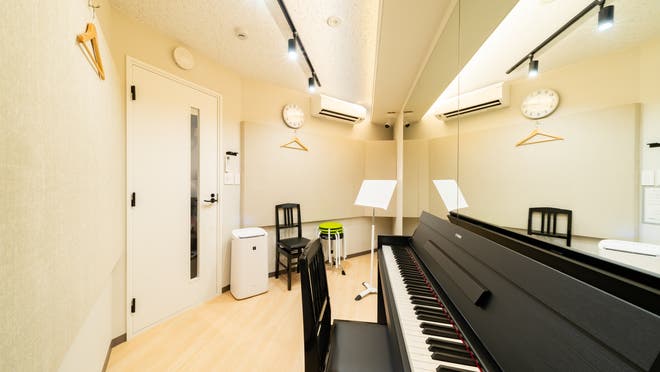 NEW【飯田橋4分】清潔で快適✨神楽坂🌿壁一面鏡張り、24時間、ピアノ、WIFI、最適な音響。楽器・歌の練習、レッスン、撮影の写真2