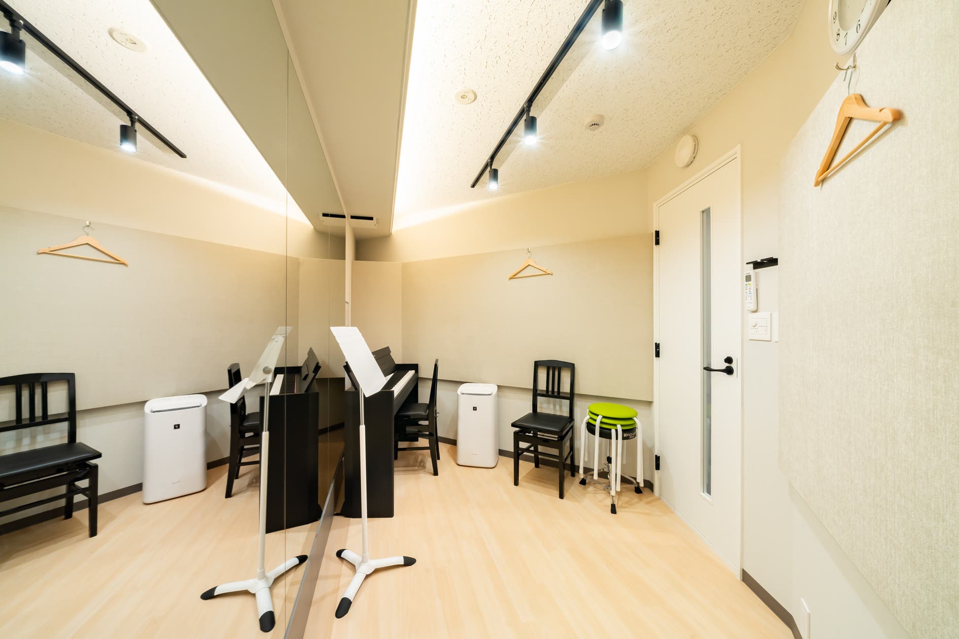 NEW【飯田橋4分】清潔で快適✨神楽坂🌿壁一面鏡張り、24時間、ピアノ、WIFI、最適な音響。楽器・歌の練習、レッスン、撮影の写真3