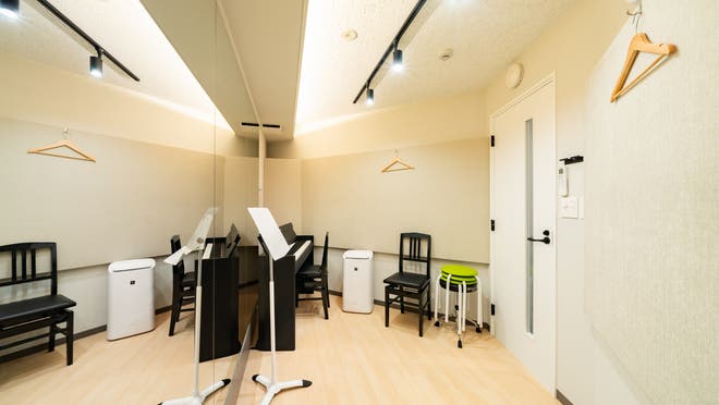 NEW【飯田橋4分】清潔で快適✨神楽坂🌿壁一面鏡張り、24時間、ピアノ、WIFI、最適な音響。楽器・歌の練習、レッスン、撮影の写真3