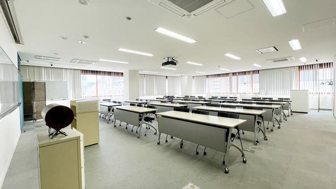 築地・新富町から近い、自然光が入るステイリッシュな会議室の写真1
