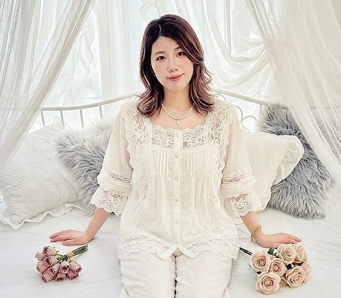 赤坂駅1分｜推し活・生誕祭に人気！白い姫系スタジオ｜ポートレート・コスプレ撮影にも◎｜天蓋ベッド・花壁｜小物・照明無料｜商用OKの写真4