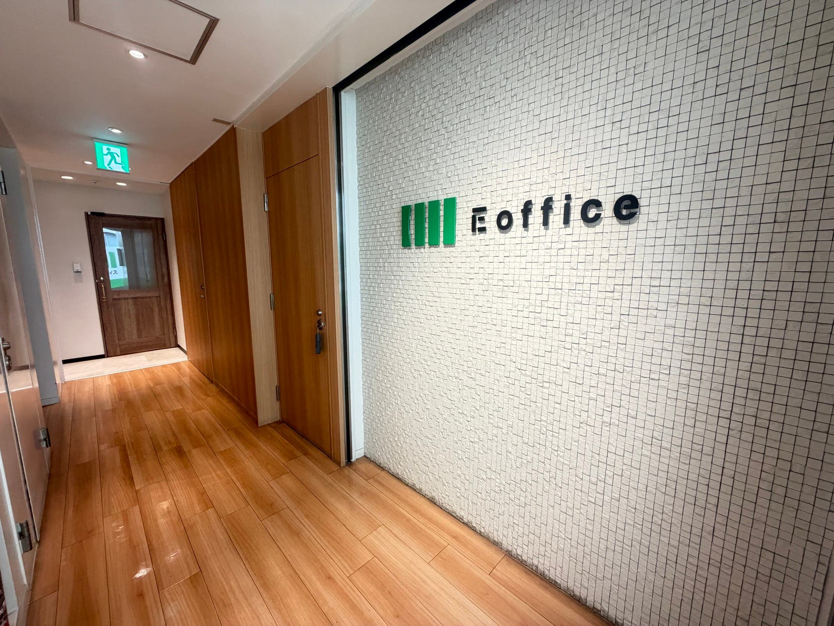 【浦和駅から徒歩1分】モニター・フリードリンク付き1名個室（ブース6）の写真4