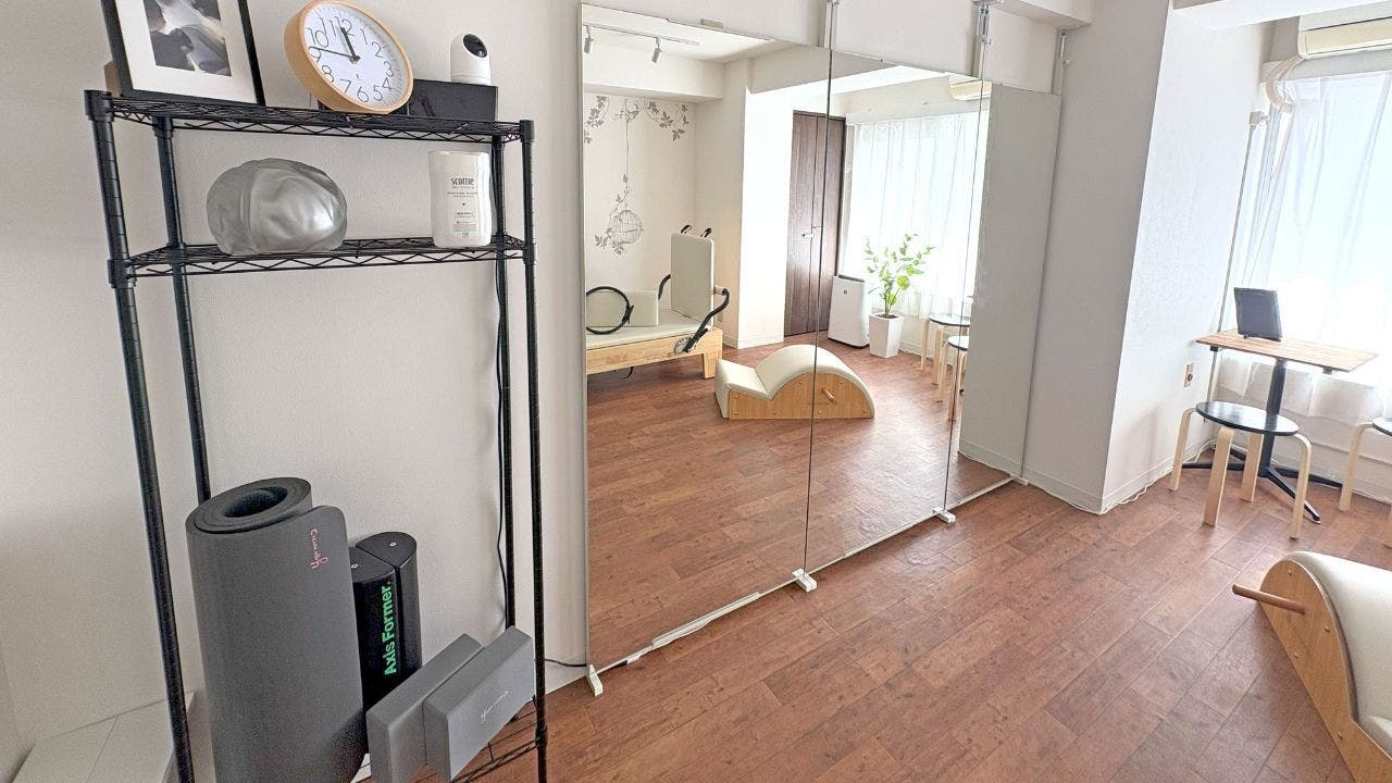 【新宿駅・代々木駅から徒歩5分】💞タワー付きリフォーマー設置のキレイな完全個室スタジオ🌱の写真2